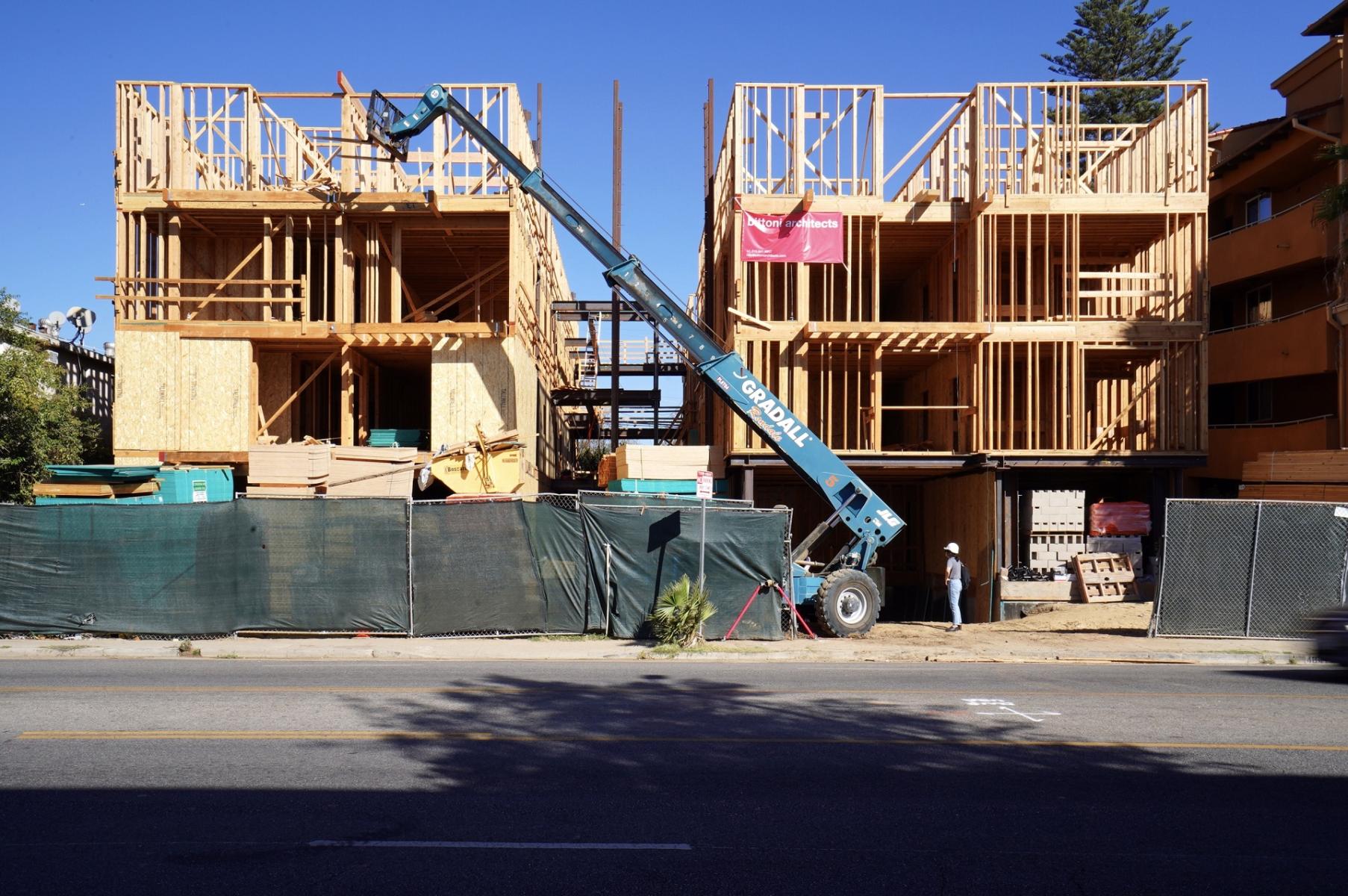 Four-Story, 16-Unit Apartment Complex Sprouts on Beverly Boulevard ...