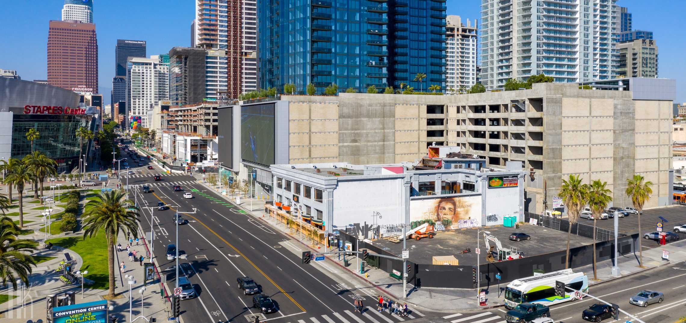 Former Hooters Building at Figueroa and Pico to Make Way for Hotel ...