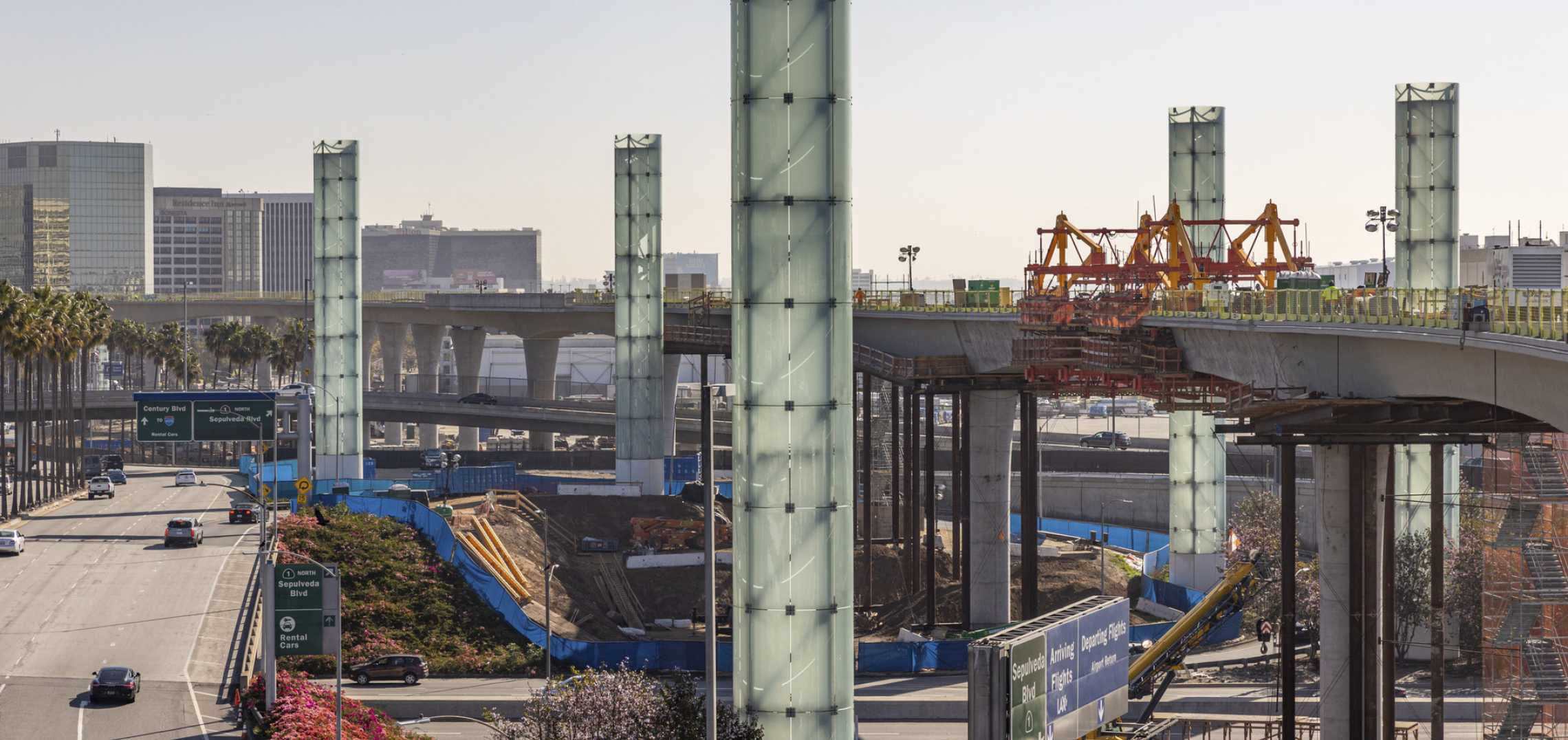 Concrete superstructure nears completion for LAX automated people mover ...