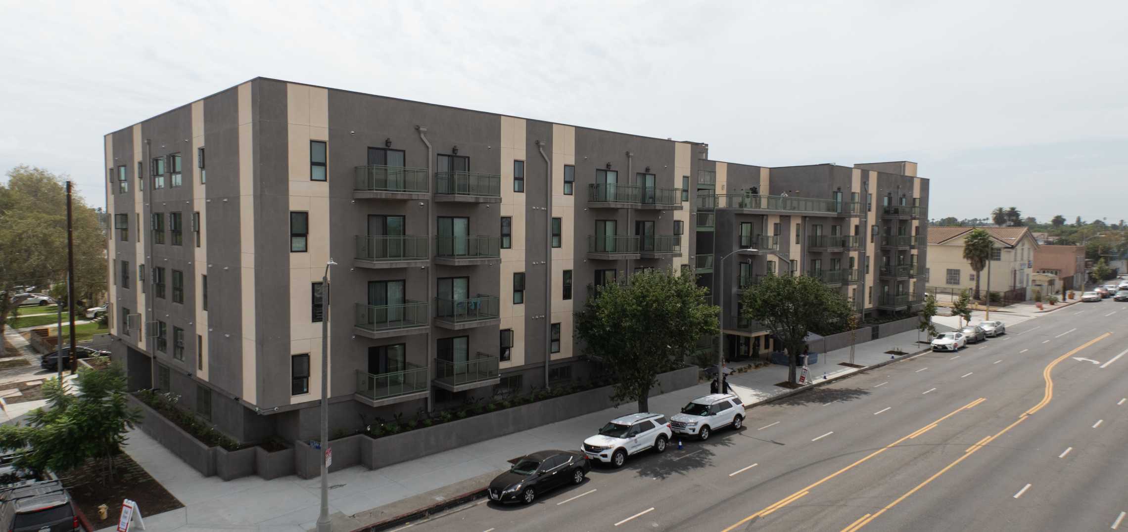 Project Homekey housing makes its debut at 1654 Florence Ave. in South ...