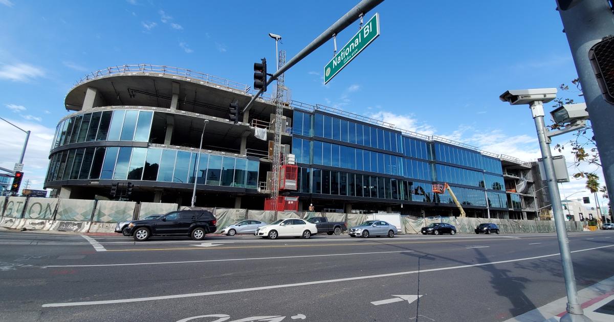 Apple's Culver City Office Building Gets its Curving Glass Facade ... Apple's Culver City Office Building Gets its Curving Glass Facade ...