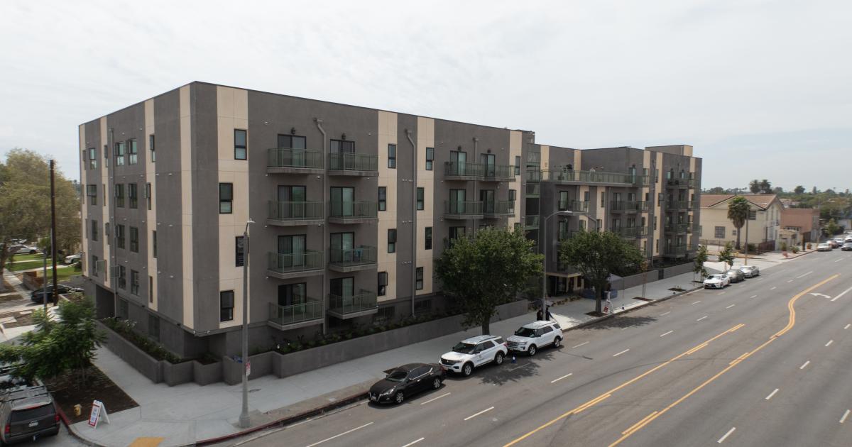 Project Homekey housing makes its debut at 1654 Florence Ave. in South ...